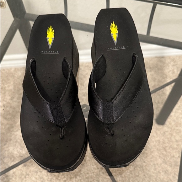 Volatile | Shoes | Volatile Black Thong Wedge Sandals With 3 Heel Sz 7 ...